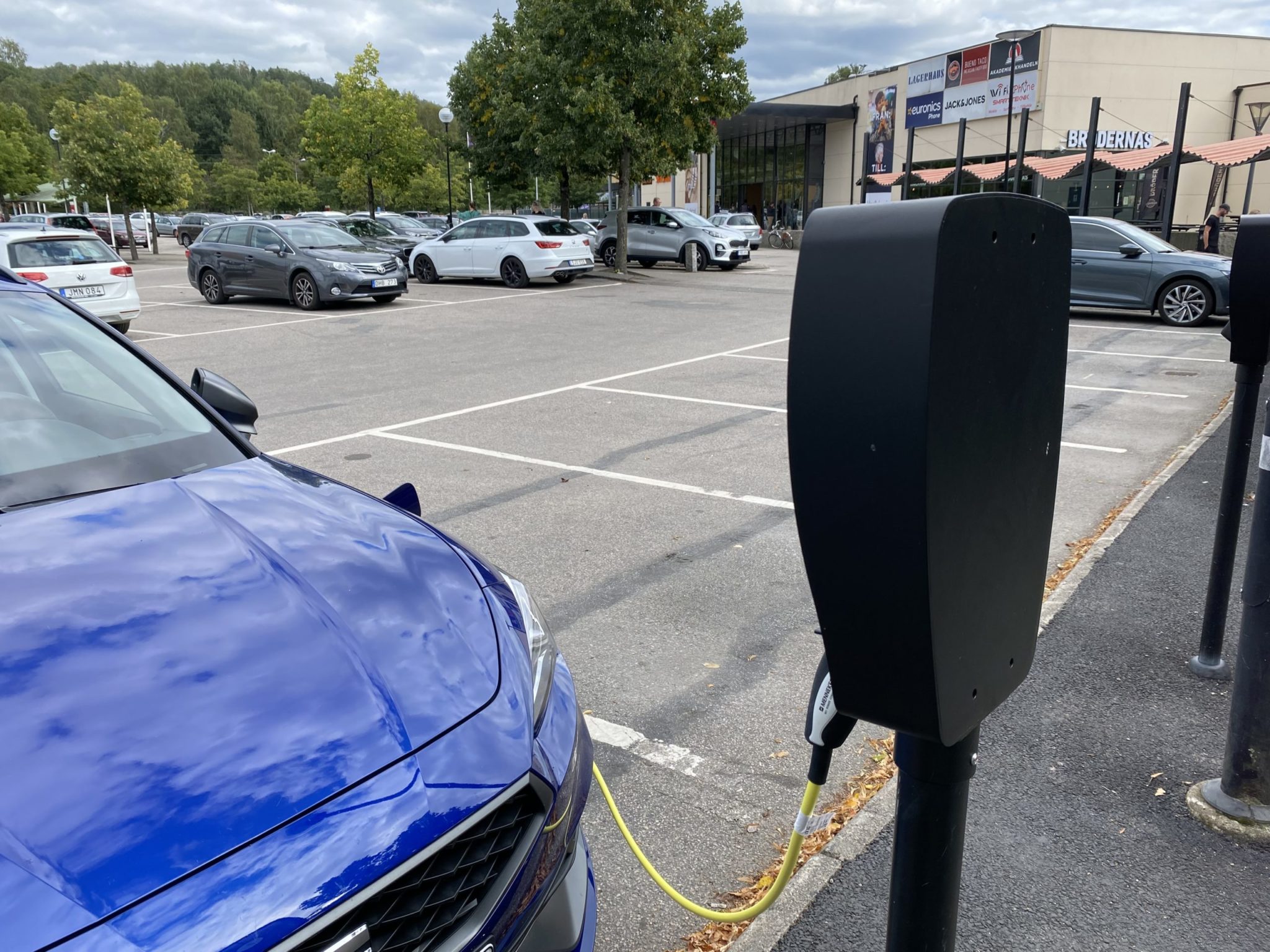 Premiär för nya laddstolpar - Knalleland